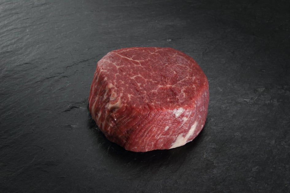 Handselected Swiss Beef Filet 'Mittelstück' kaufen bei LUMA Delikatessen